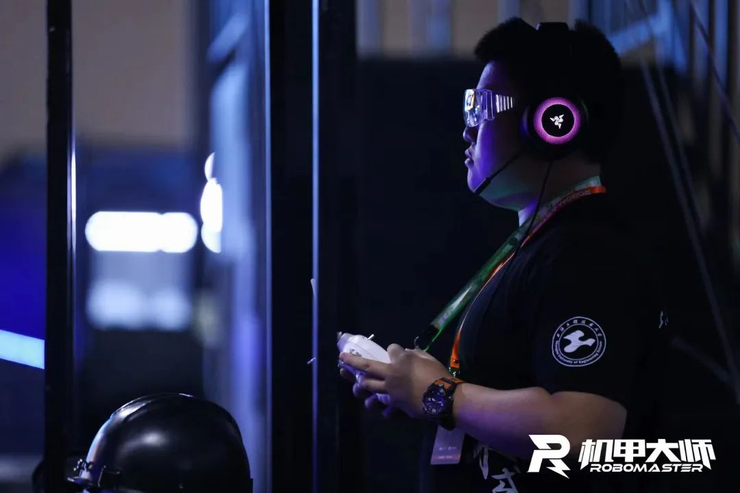 木鸢Birdiebot战队在RoboMaster机甲大师2023超级对抗赛•中部区域赛首夺季军再晋国赛