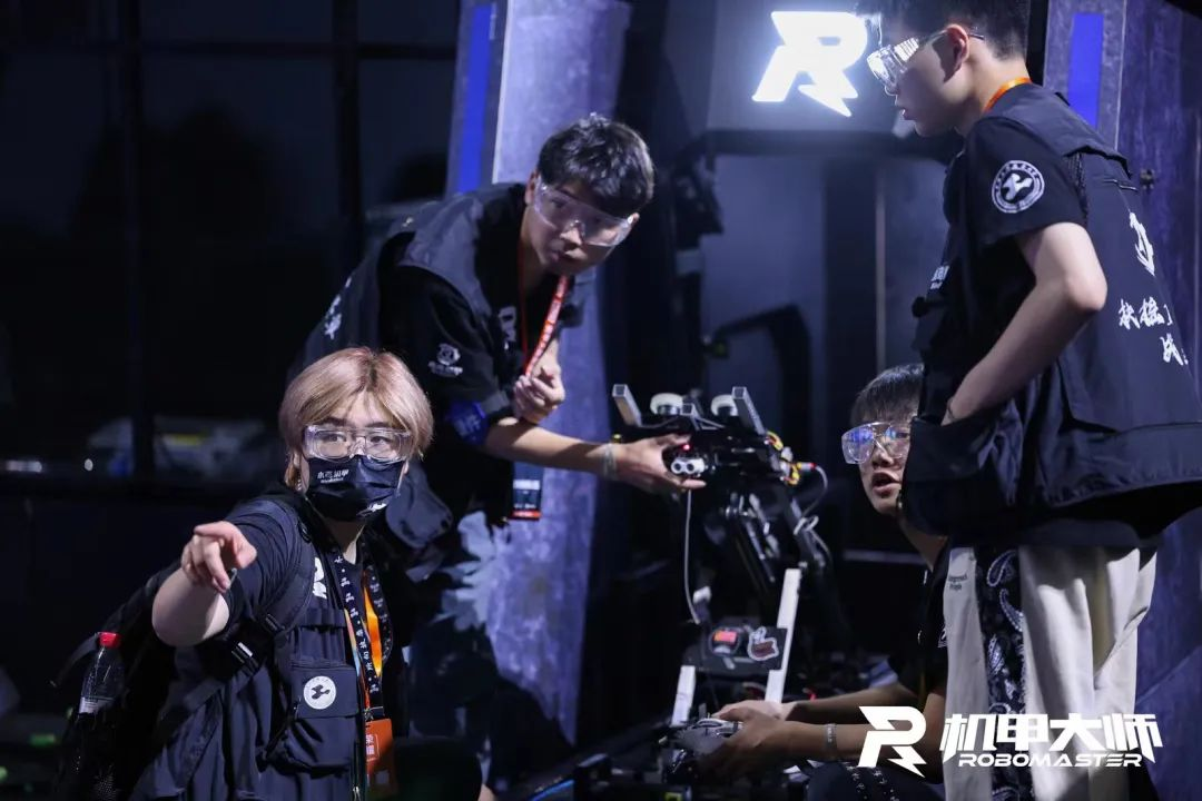 木鸢Birdiebot战队在RoboMaster机甲大师2023超级对抗赛•中部区域赛首夺季军再晋国赛