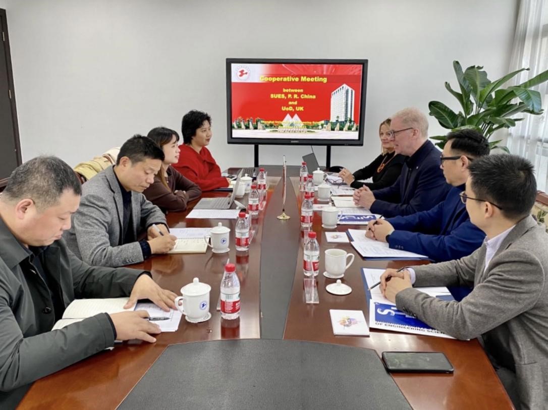 英国邓迪大学艺术与设计学院Cameron Wilson副院长一行到访我校